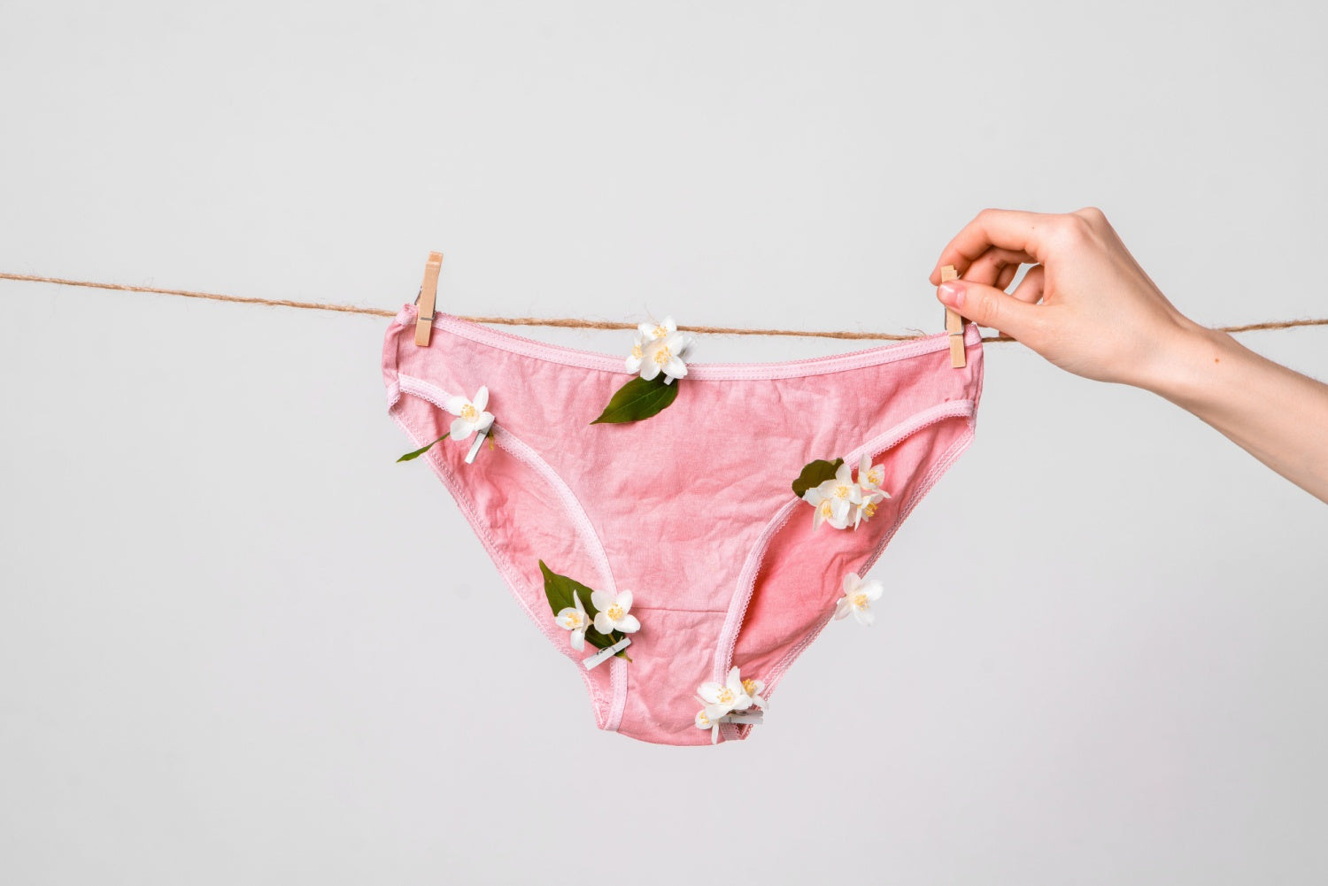 Period Underwear vs. Pads: Which Should You Use? | Rael